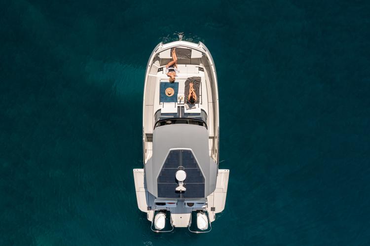 Scopri i catamarani a motore di lusso YOT | Salpa oggi stesso