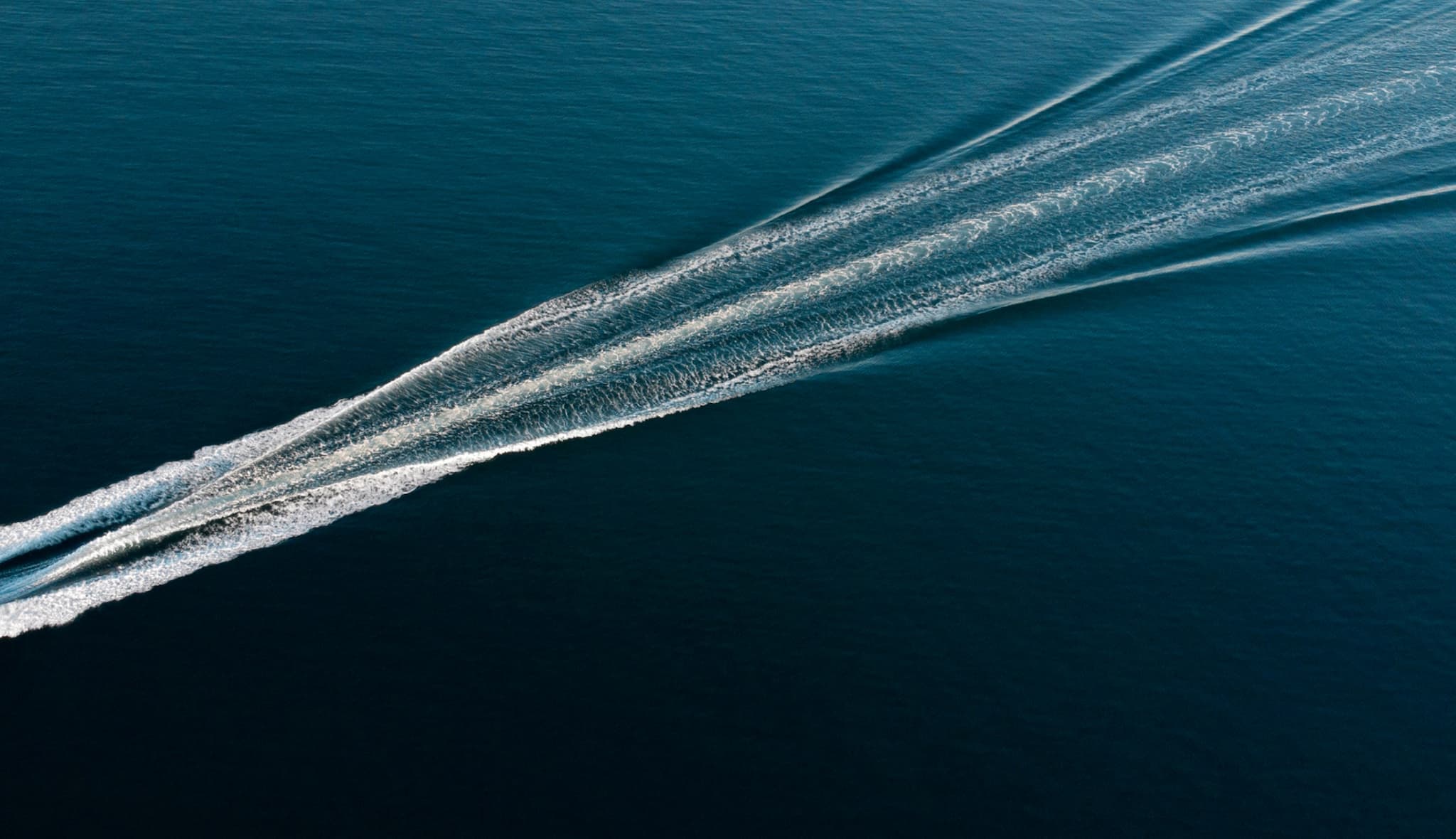 With YOT, choose the catamaran specialist for your power catamaran